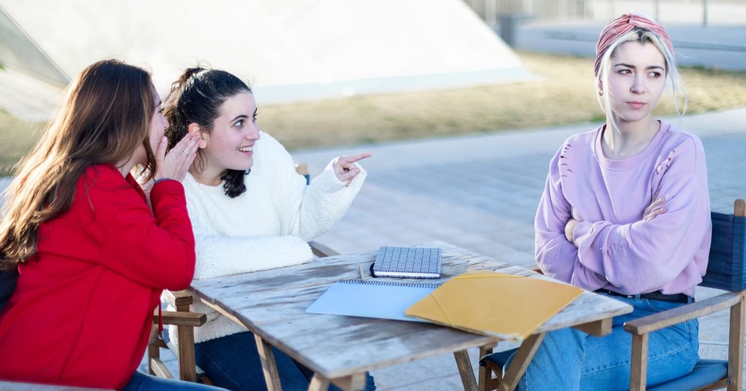 9 señales de que estás rodeado de personas que realmente no se ...